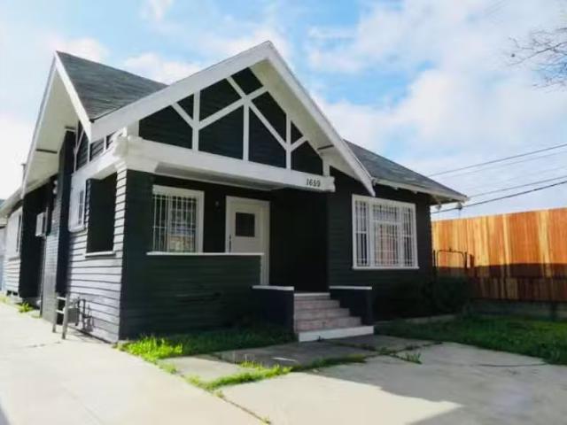 Charming Extra Large 3 Bedroom House 1659 Roosevelt Ave