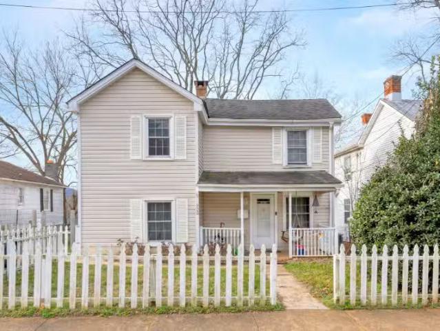 Charming Farmhouse in the heart of Belmont! 922 Monticello Ave