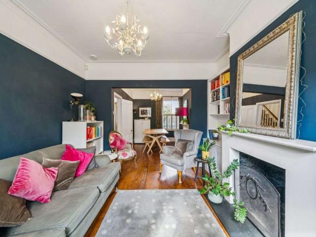 Charming four bedroom house near Twickenham station