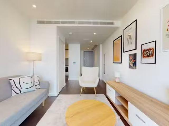 Rental! Flat to rent in Bondway, London SW8