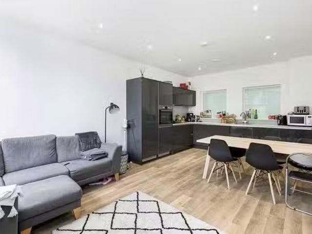 Just in! Flat to rent in Hyde Lane, Hyde Lane SW11
