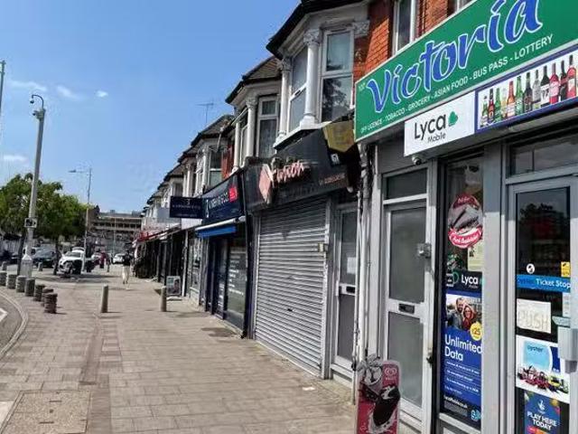 For Rent! Flat to rent in Ley Street, Ilford IG1