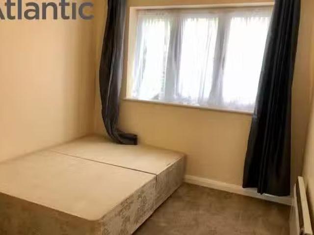 For Rent! Flat to rent in Ley Street, Ilford IG1