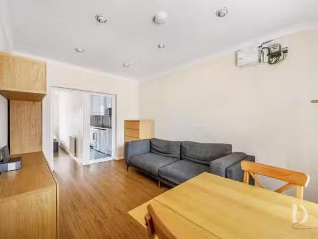 Just in! Flat to rent in Martlett Court, Covent Garden, London.