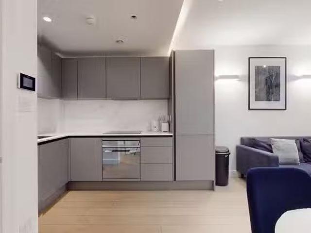 For Rent! Flat to rent in New Horizons Court, Brentford TW8