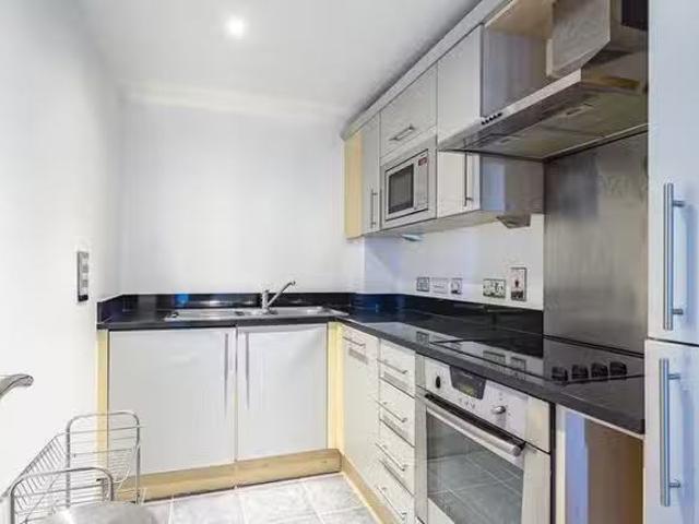Deal! Flat to rent in Park Road, St John's Wood, London NW8