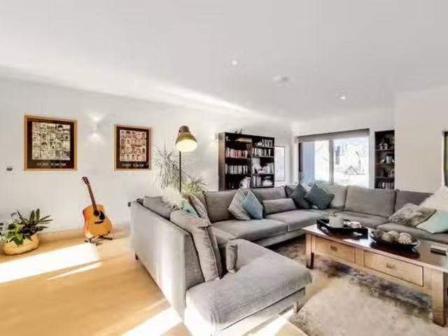 Nice Flat to rent in Revelstoke Road, Southfields, London SW18
