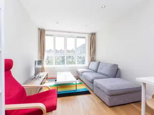 For Rent! Flat to rent in Reachview Close, Camden Town NW1