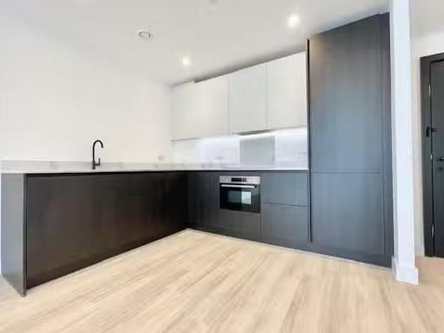 Just in! Flat to rent in The Drive W3