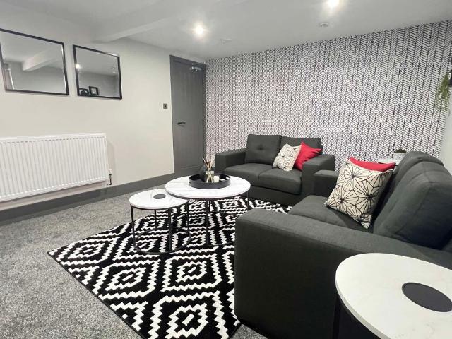 Charming Furnished House Share – Chapeltown Room 3