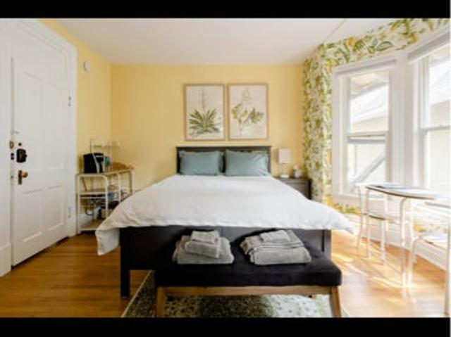 Charming furnished studio apartment_Capitol Hill