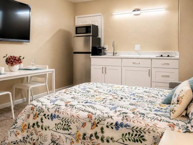 Charming Furnished Studio | GymPoolPrivate Entry