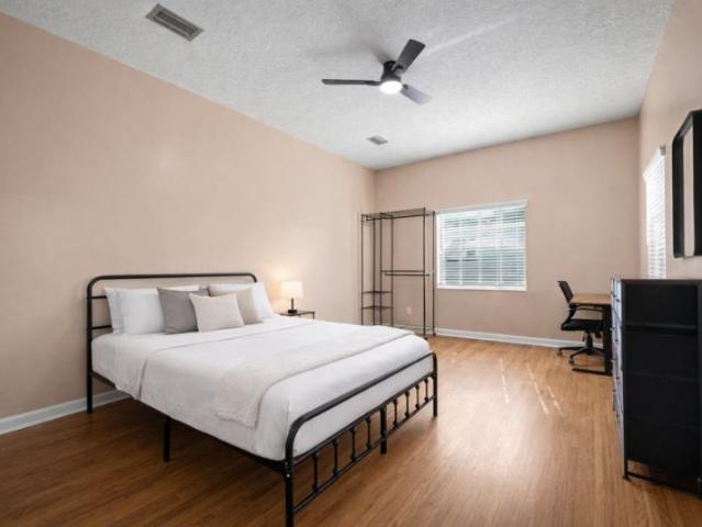 Charming Furnished Room in Jacksonville