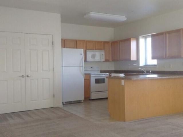 Charming Ground_Level Condo Near CMU!