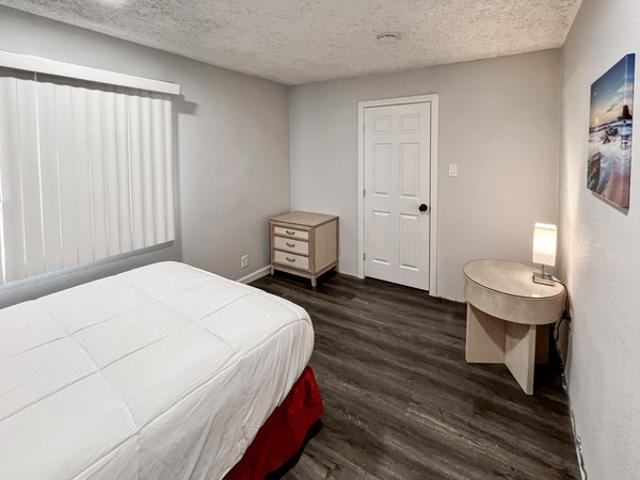 Charming Home by Jones & Alta Lovely Backyard, Near US 95 & Dining Hotspots!