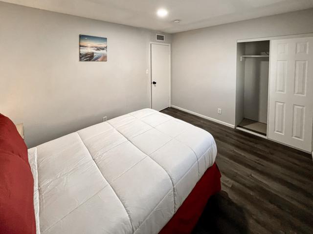 Charming Home by Jones & Alta Lovely Backyard, Near US 95 & Dining Hotspots!