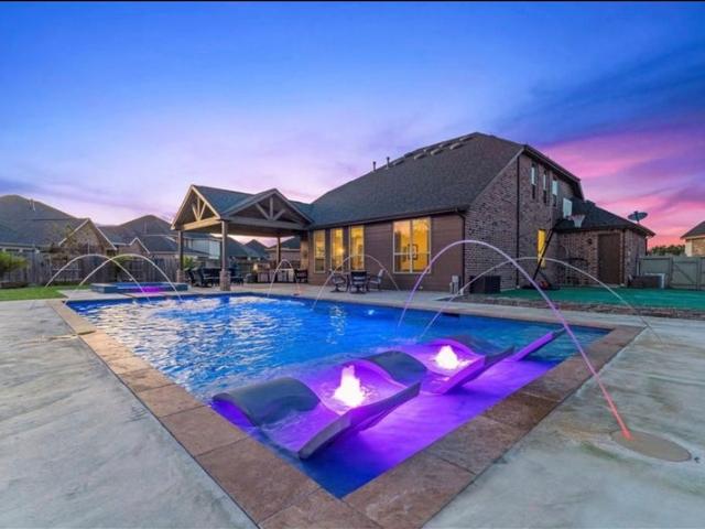 Charming home looking for roomate