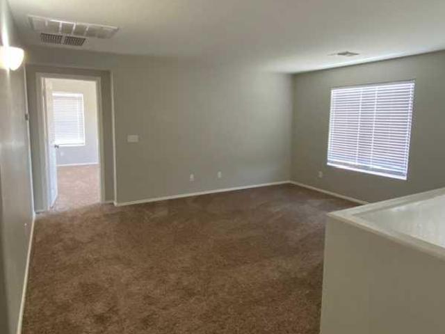 Charming home with two car garage in AZ!