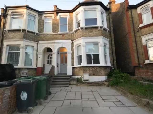 Rental! House of multiple occupation for rent in Poppleton Roa.