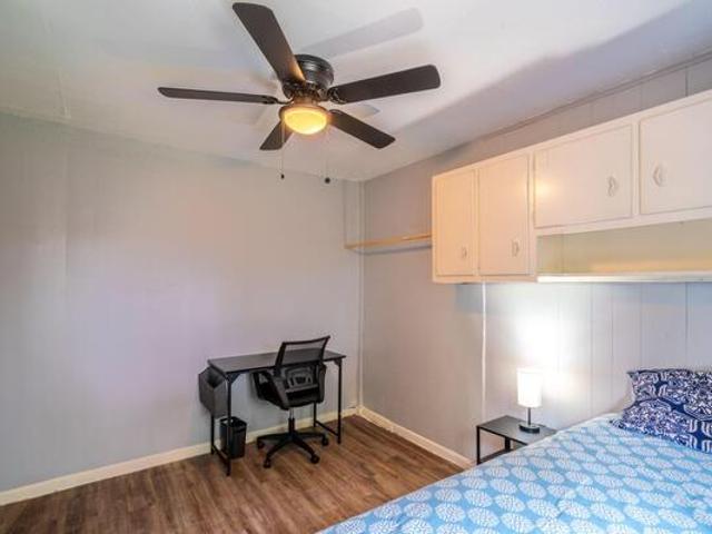 Charming Houston Co Living Near Pearland | Plush Full Bed, Smart TV, Desk & In Home Laundry