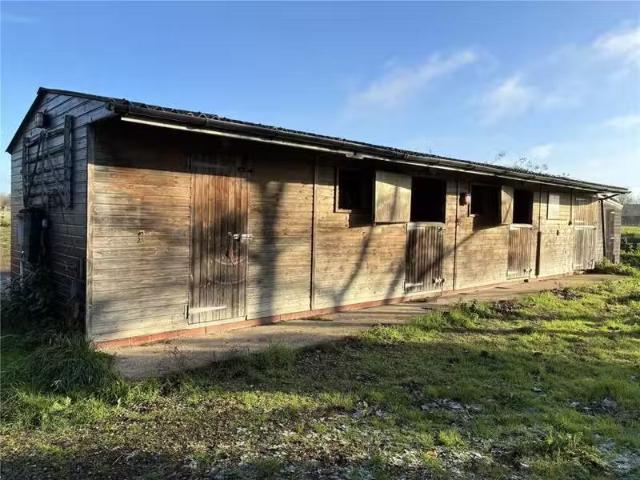 For Rent! Land for rent in Old Farm Barns, Barton, Cambridgesh.