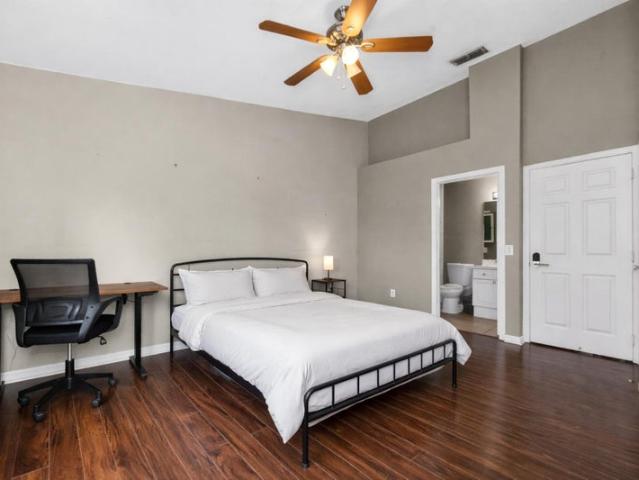 Charming Large Rooms in Orlando! Minutes for I4, S
