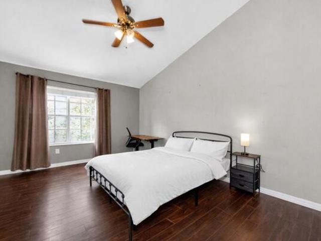 Charming Large Rooms in Orlando! Minutes for I4, Seminole State College, & Public Transportation
