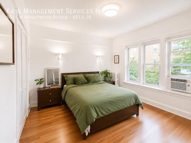 Charming Lincoln Park Studio!