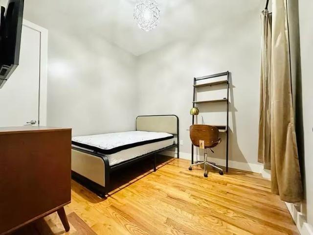 Charming Madison St Room Near Transit