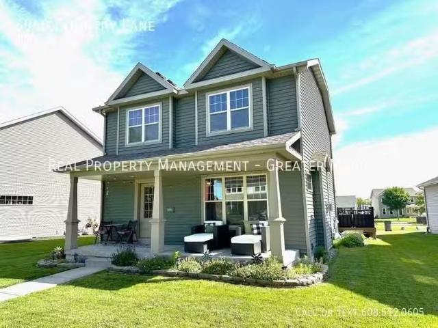 Charming New Constuction House for Rent with Amazing Amenities.
