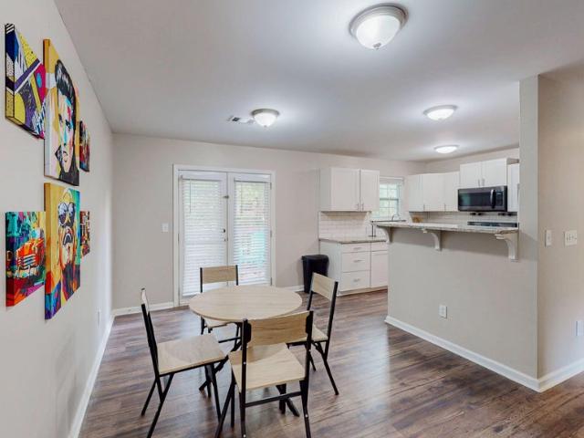 Charming newly renovated home in Decatur, No Mov