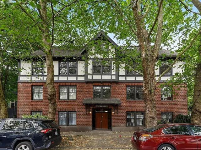 Charming North Capitol Hill Vintage Condo – Modern Comforts & Ideal Location