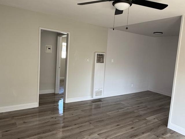 Charming one BR Unit in Los Angeles | 1060 W 117th