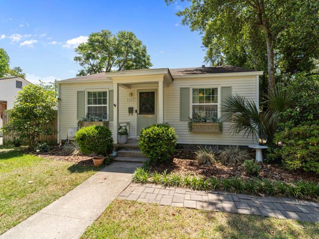 Charming Parkside 2 Bedroom Home Near Daffin Park with Fenced Yard & Patio