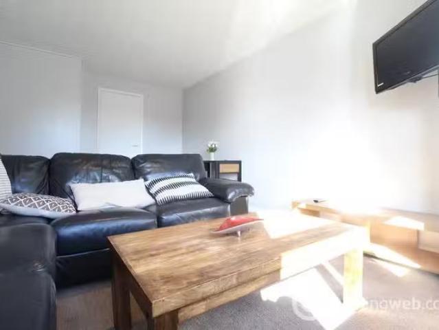 Unique Property to rent in Nelson Court, Off King Street, Ab.