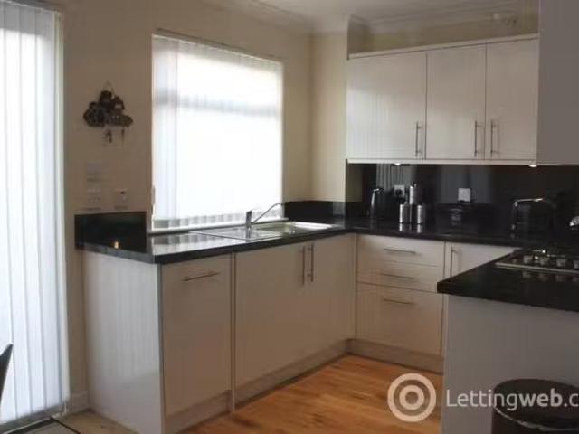 Charming Property to rent in Brechin Drive, Polmont