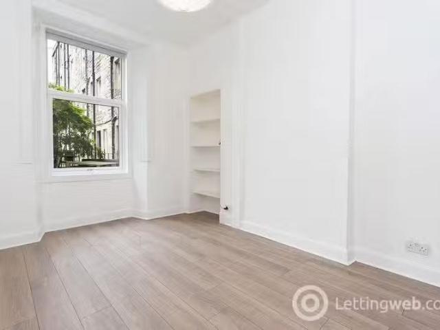 Deal! Property to rent in Bruce Street, Edinburgh, EH10