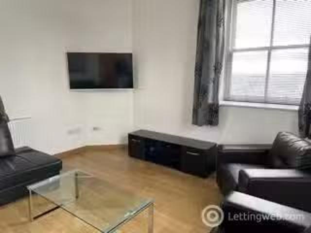 Cozy Property to rent in Castle Street, City Centre, Aberdeen.