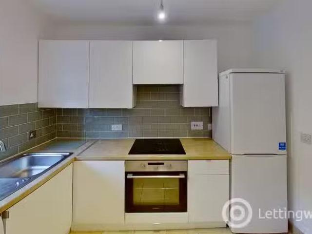 Nice Property to rent in Craighouse Gardens, Edinburgh, EH10
