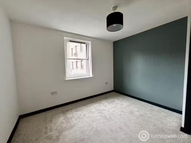 Just in! Property to rent in Flat E, 651 Great Northern Road.