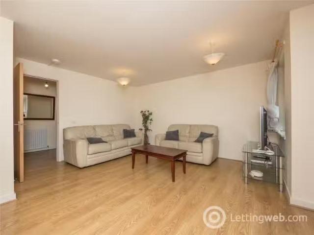 Deal! Property to rent in Hawkhill Close, Edinburgh, EH7