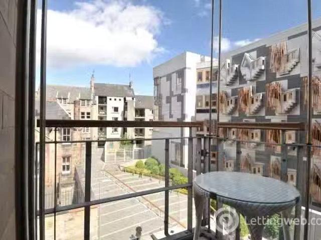 Just in! Property to rent in Holyrood Road, Edinburgh, EH8