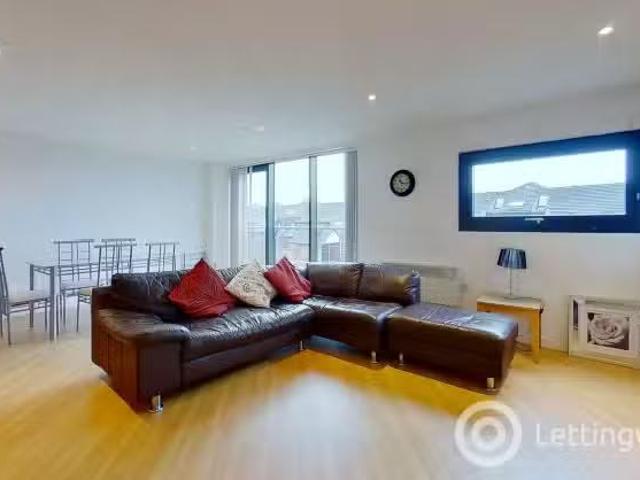 Just in! Property to rent in Lancefield Quay, River Heights, G.