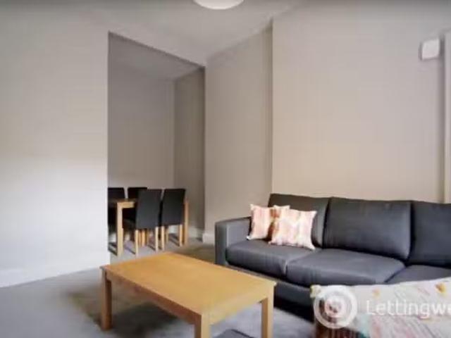 Rental! Property to rent in Stewartville Street, Glasgow, G11.