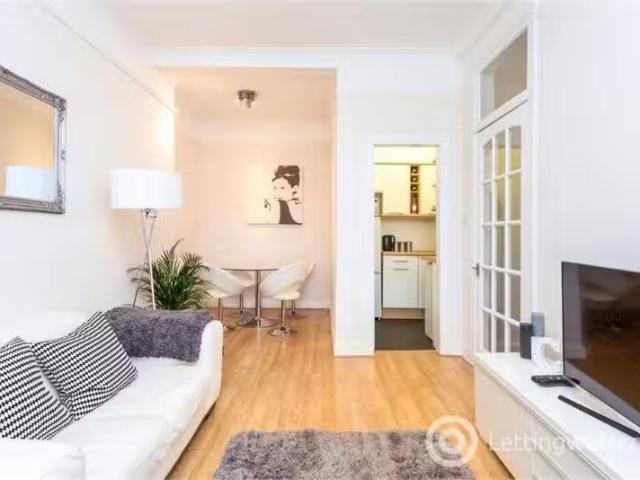 Rental! Property to rent in Smithfield Street, Gorgie, Edinbur.