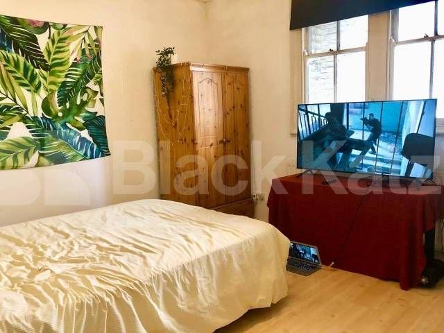 Charming private mansion block in prime location
