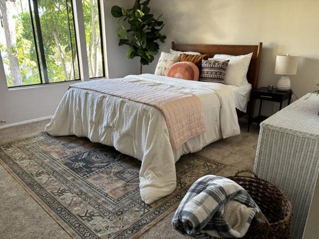 Charming Private Bedroom & Bathroom in 2 Bedroom C
