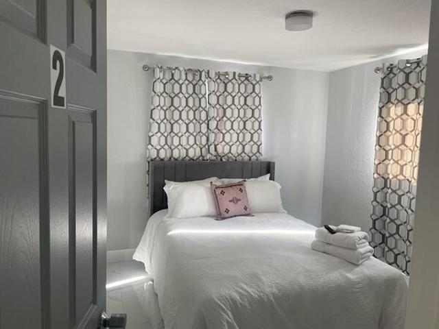 Charming Private Home in Hollywood