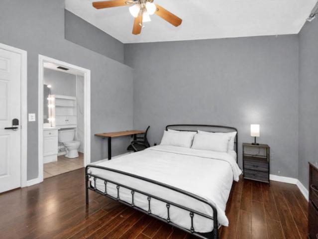 Charming Private Room + Bathroom in Orlando!