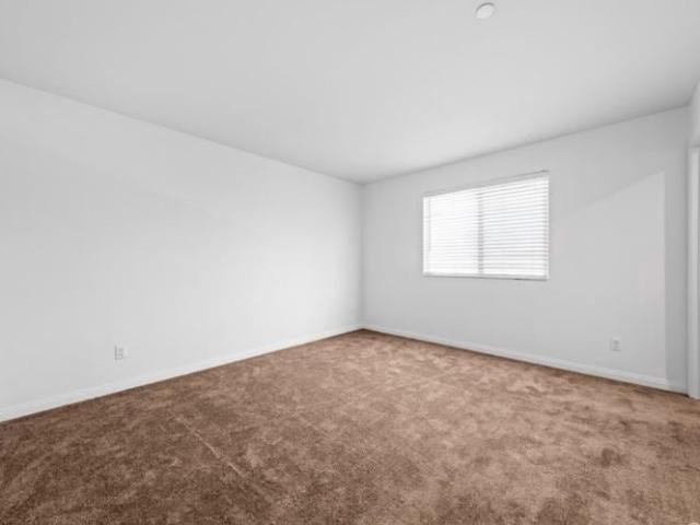 Charming private room for rent with Modern Amenit